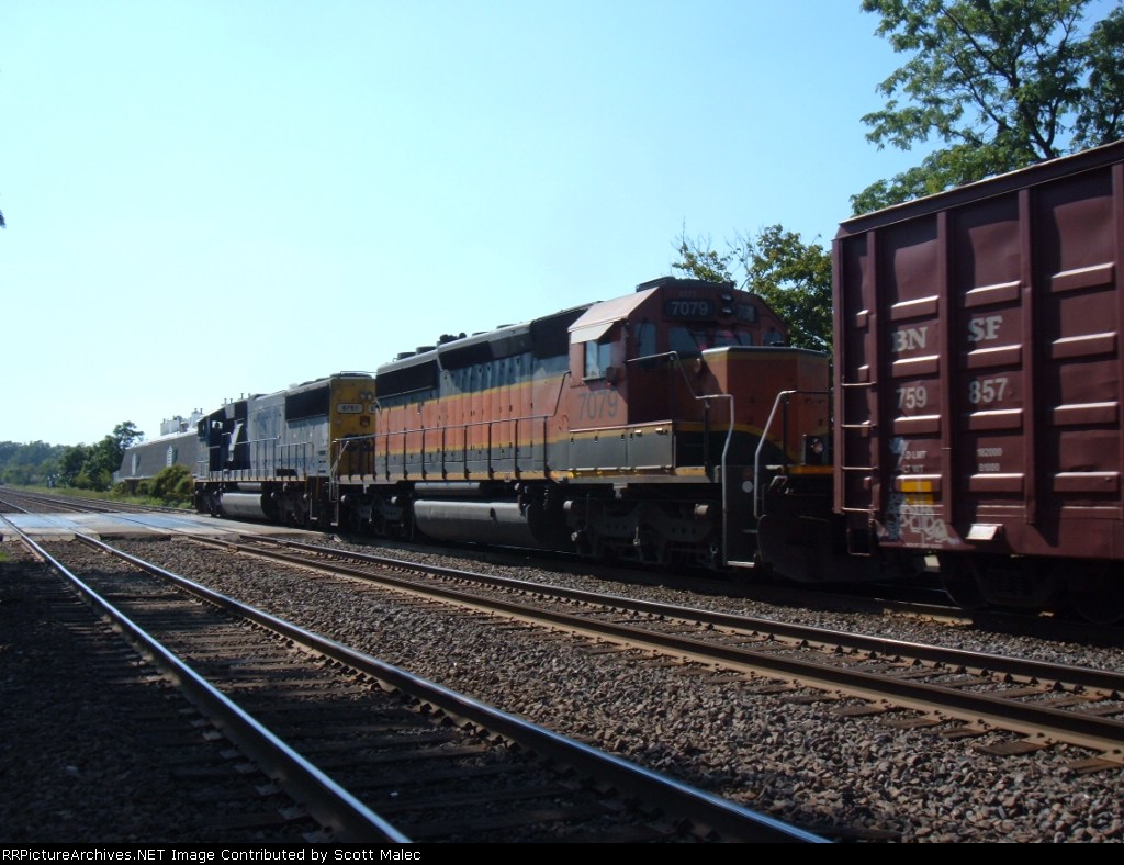 CSX 8761 & BNSF 7079